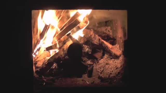 Звук деревенской печки реальный звук