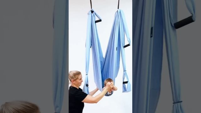 Занятия в антигравити гамаке полезны для всей семьи. #yoguru #йогуру #йогстор #yogstoreru