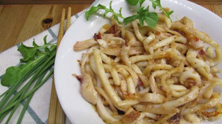 Жареные кальмары под соусом готовим дома