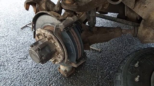 Замена колодок переднего тормоза диагностика и обслуживание.#Nissan #Terrano1 #WD21 #VG30