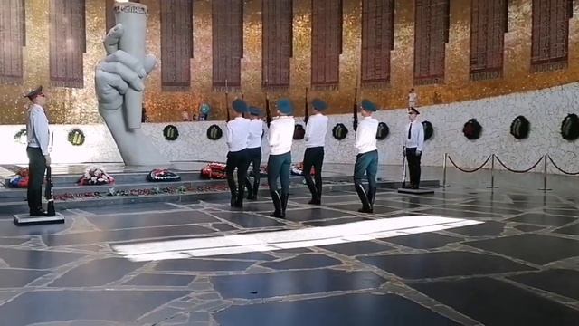 Статуя Родина - мать