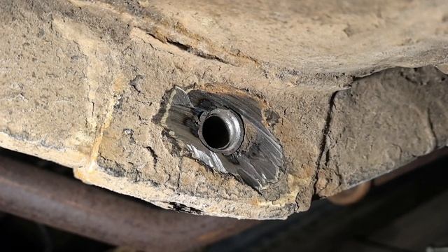 Нива. Замена втулки лонжерона малой реактивной тяни заднего моста