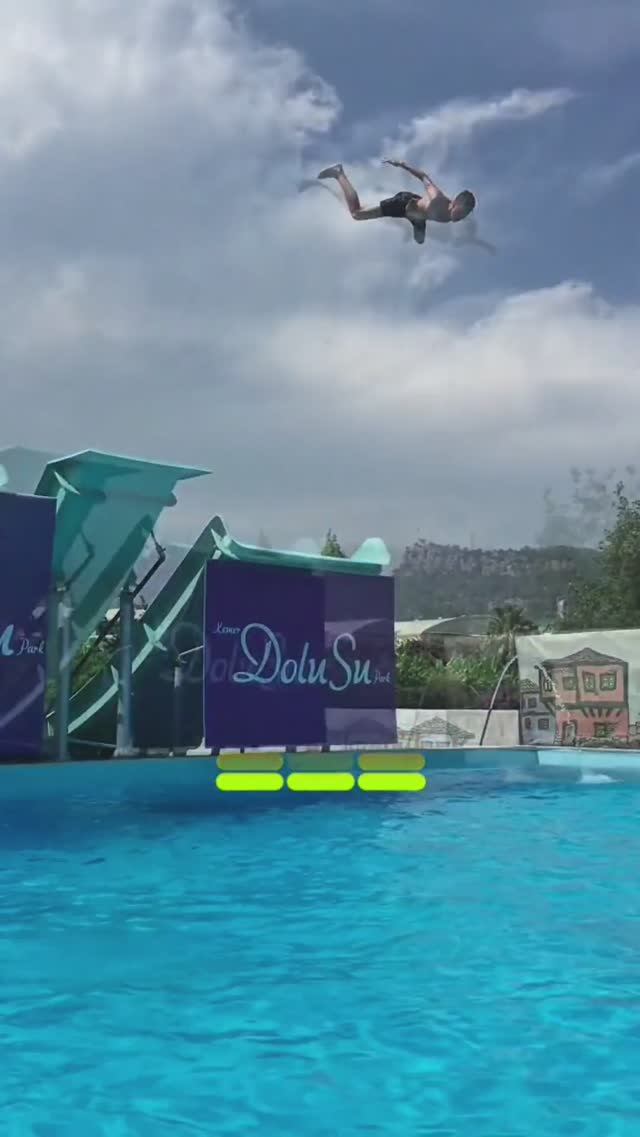 Прыжок с горки в воду #трамплин #shorts