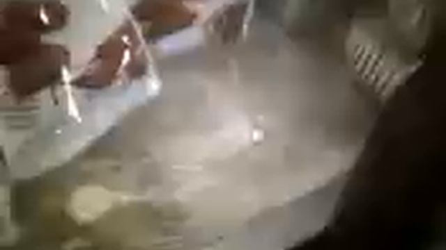 Перед новым 2012 годом-выбери колбаску