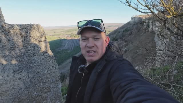 Крым Бахчисарай Свято-Успенский монастырь. Бахчисарай Пещерный город Чуфут-Кале.