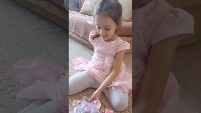 Распаковка набора косметики для девочек. Тени, помада, лак для ногтей и много другое #распаковка