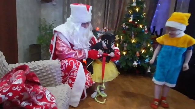 Дед Мороз и Снегурочка пришли к нам в гости