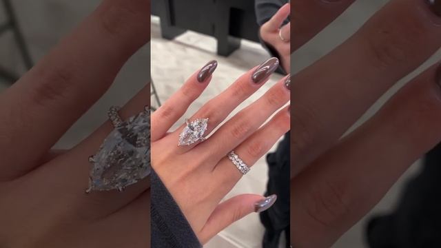 Кольцо с белым бриллиантом огранки маркиз 8 карат