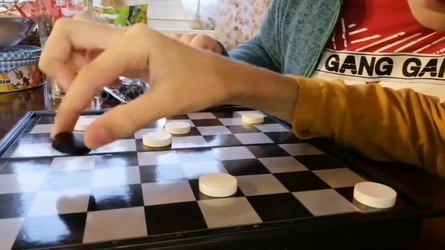 Играем в шашки
