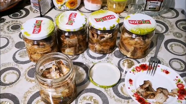 Консерва из чебака в масле.