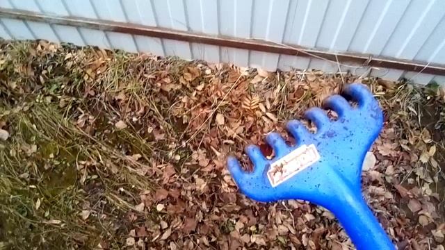 Истории садовода. Отличная грабля для огорода))