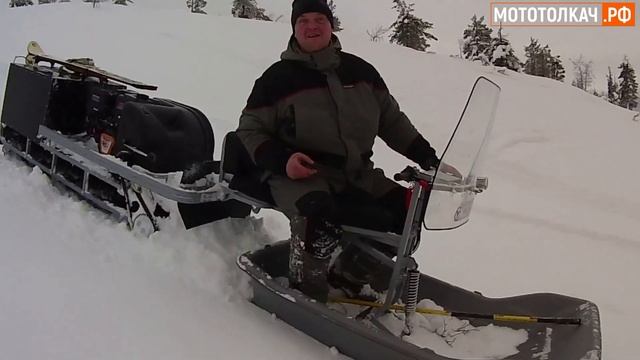 Мототолкач штурмует высокую снежную гору.  Отзыв снегоходчика
