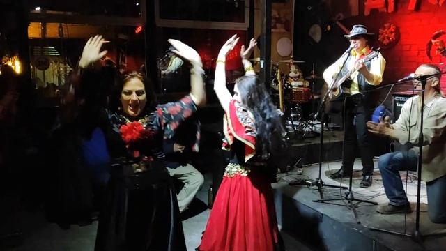 Цыганские танцы и песни "Ванёнок" Сергей Иванов-Жемчужников и коллектив цыганского танца "Экспромт".