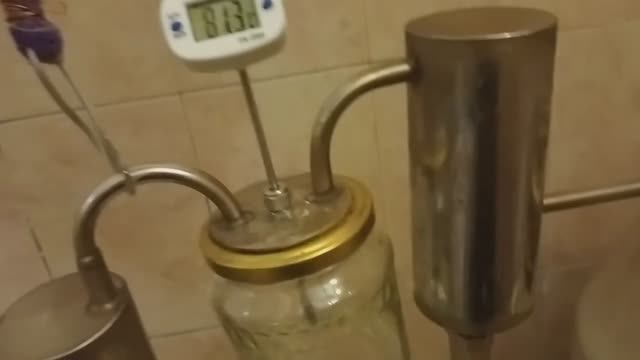 Отбор самогона   по температуре пара.