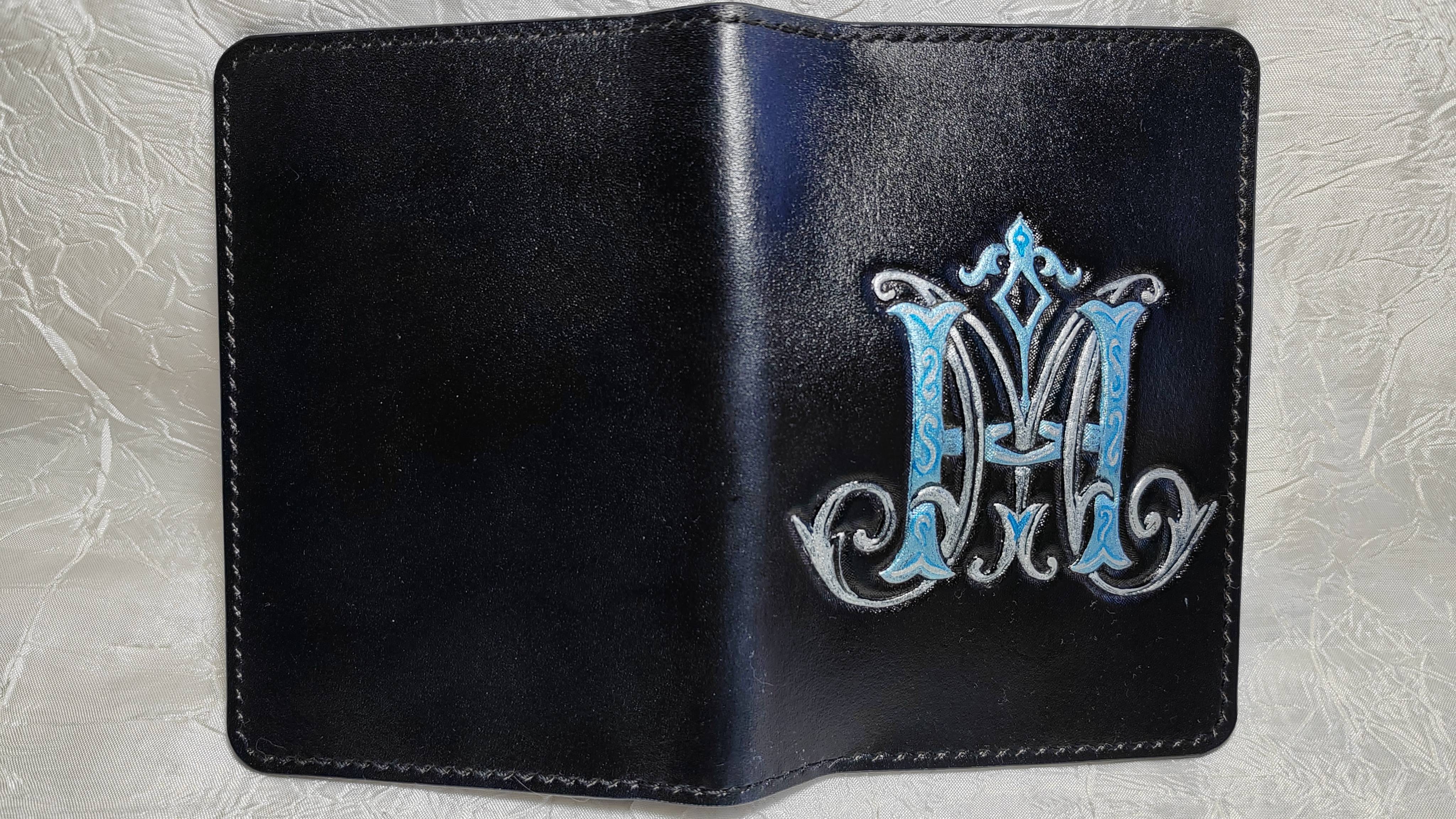 Обложка для паспорта и авто документов. Изделия из кожи. СКСтиль. Видео обзор: с монограммой  "МН".