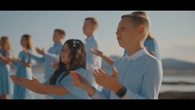 Ангелы в небе Господа славят. Детская христианская песня.