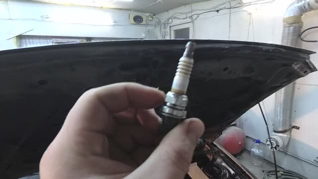 Как выкрутить прикипевшие свечи в двигателе