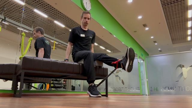 Разгибания голени сидя с амортизатором/бэндом (SEATED BANDED LEG EXTENSION)