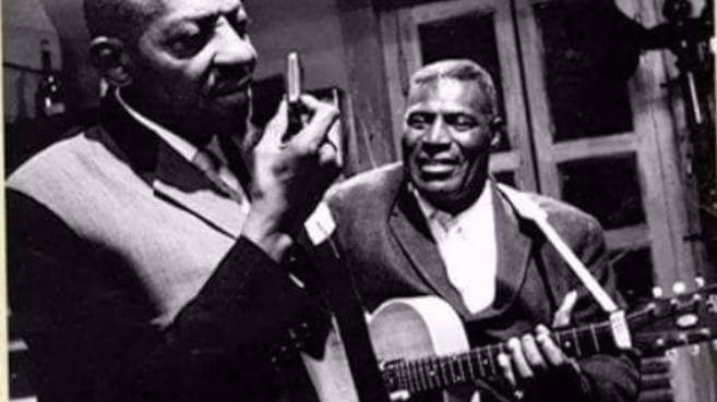 Mellow Down Easy c представлением музыкантов