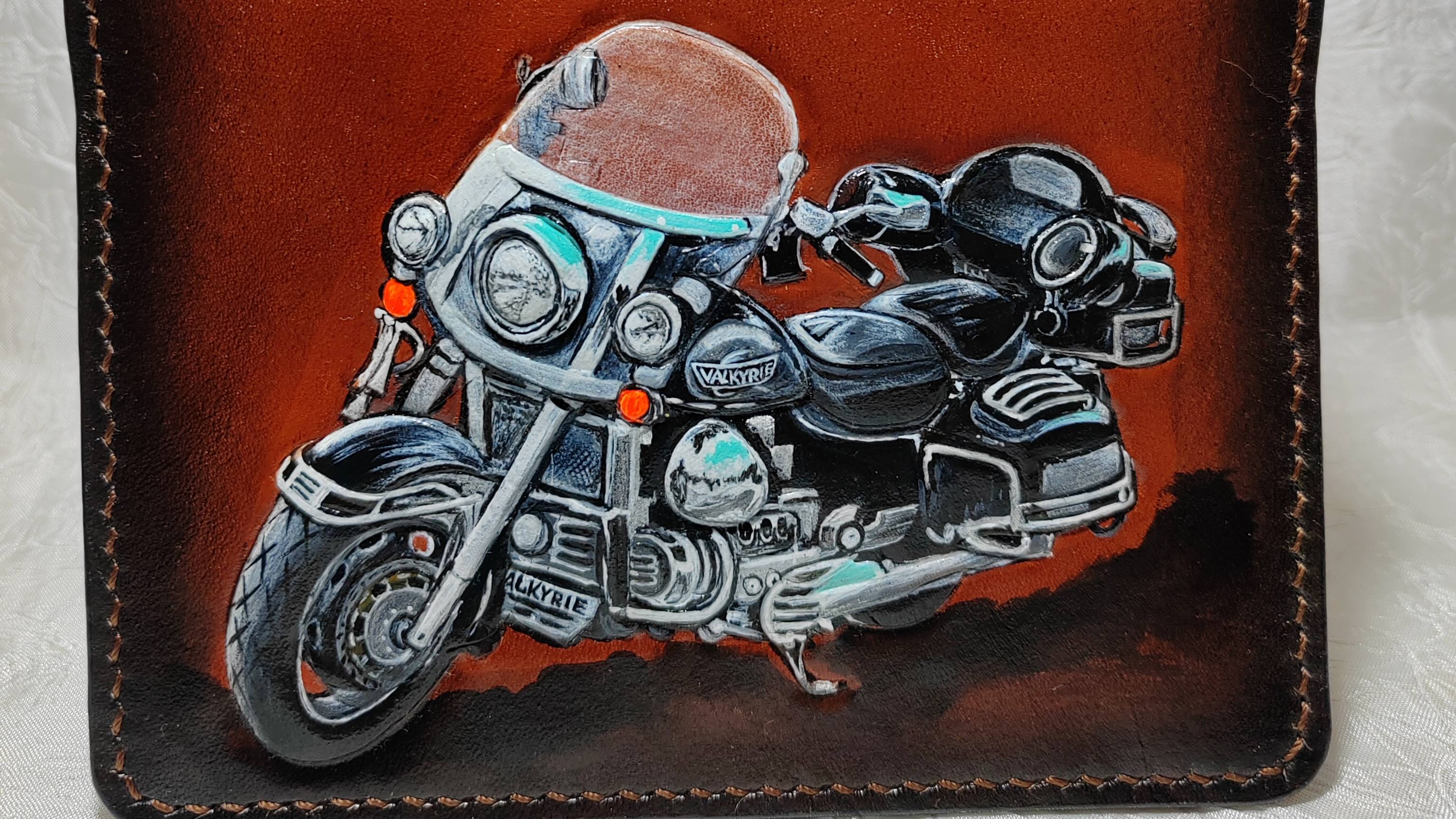 Обложка для паспорта. Изделия из кожи. СКСтиль. Видео обзор обложки: Мотоцикл HONDA VALKYRIE 1500.