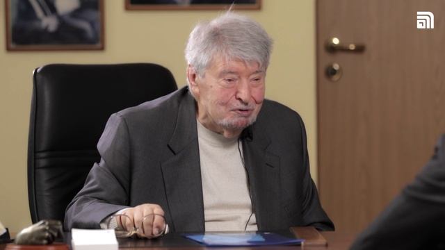 Надо создать страну. Одну треть депутатов съезда - от Союзов - избирали НЕголосованием. Г.Х. Попов