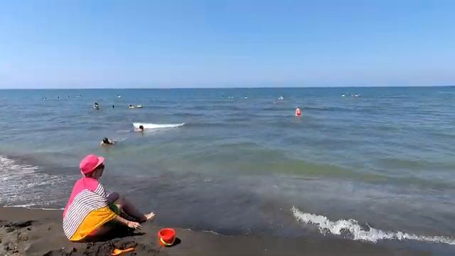 Отдых в Грузии! Песчаный пляж в Уреки,магнитные пески. Детский рай)