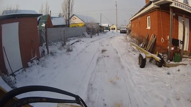Первая уборка снега трактором