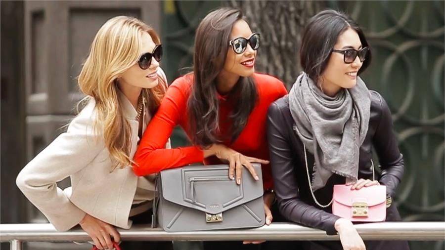 Очки Furla - ощущение уникальности, что отличает их от масс-маркета.