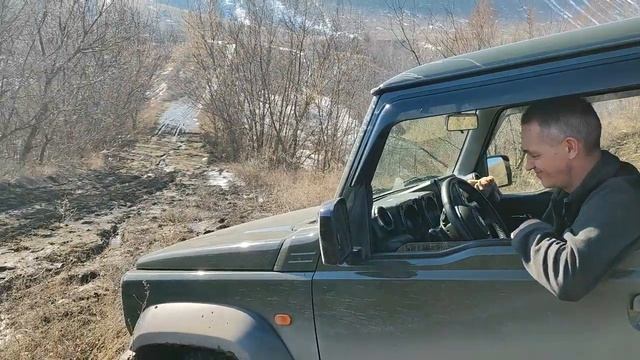 5 км по бездорожью.  Дорога на дачу. Буксуем в снегу.