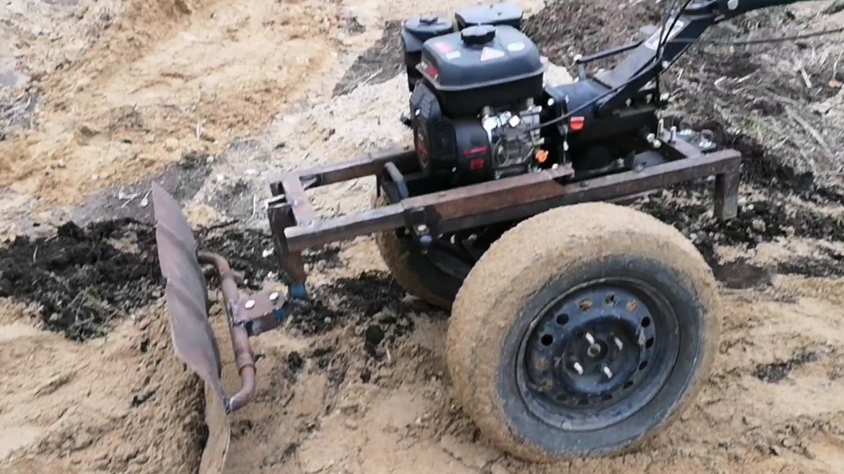 Отвал на мотоблок в деле