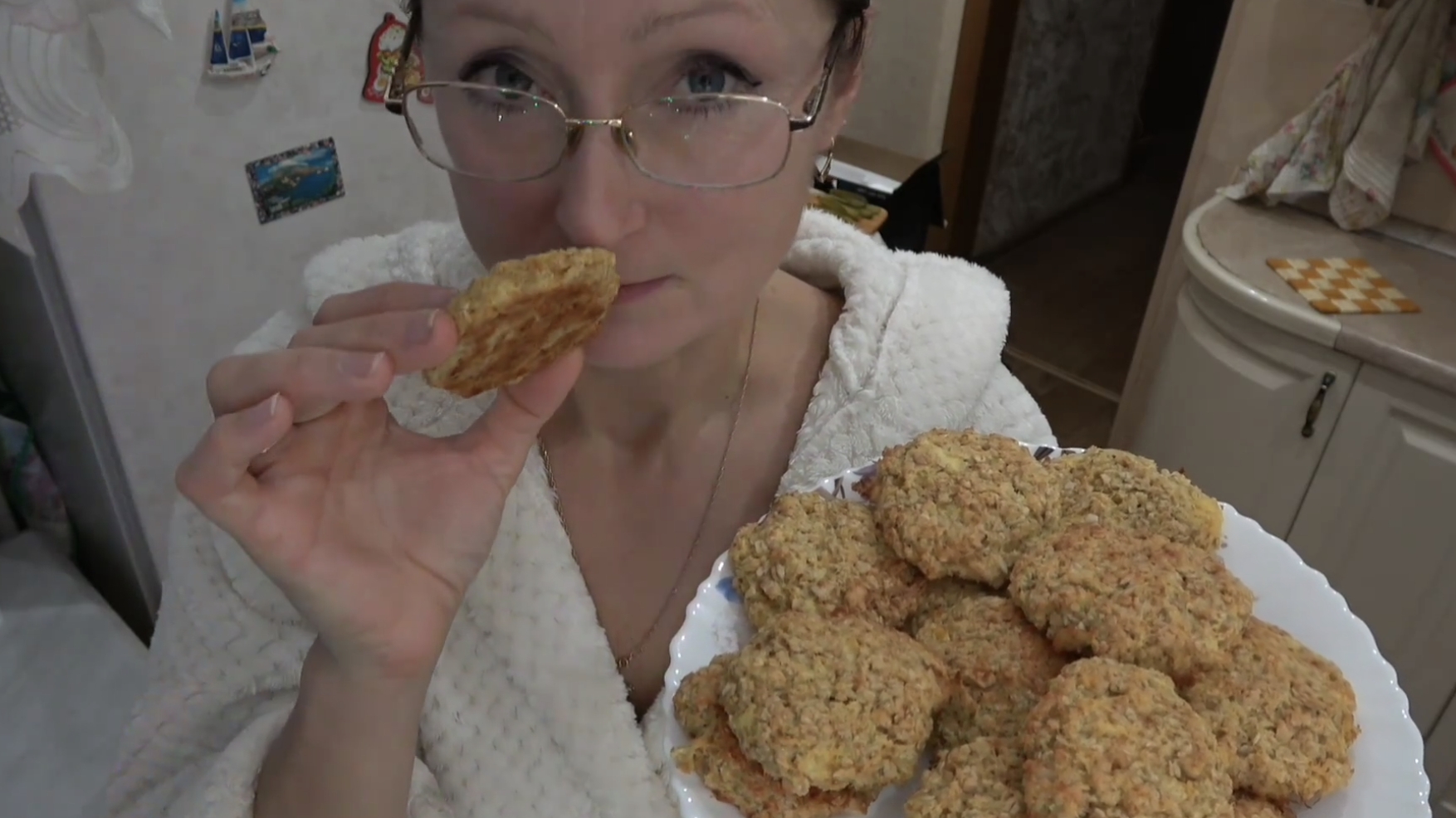 Январь 2025 года. Лыжня. Соковыжималка и апельсины. Печенье из апельсинового жмыха очень вкусное.