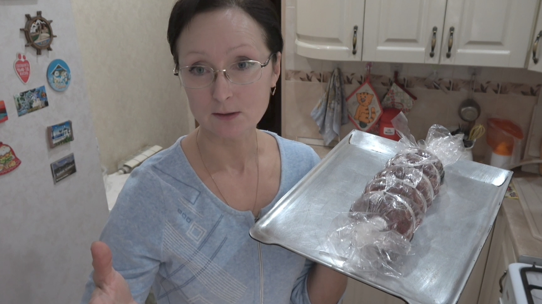 Хроника в городе. Январь 2025 года. За продуктами на Праздник. Запекла мясной рулет с черносливом.