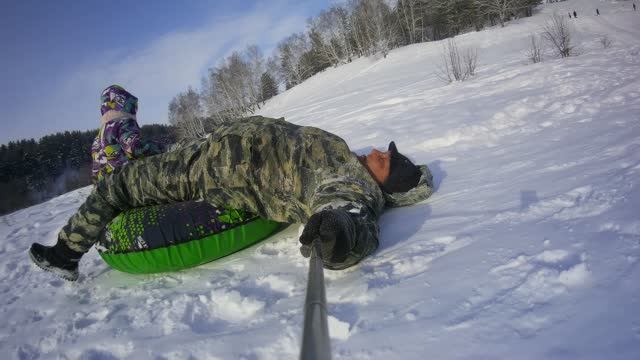 на ватрушке с горки