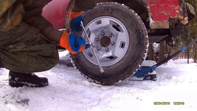 Nissan Terrano 1 WD21 VG30 пятый день замена магистрали гур шиномонтаж