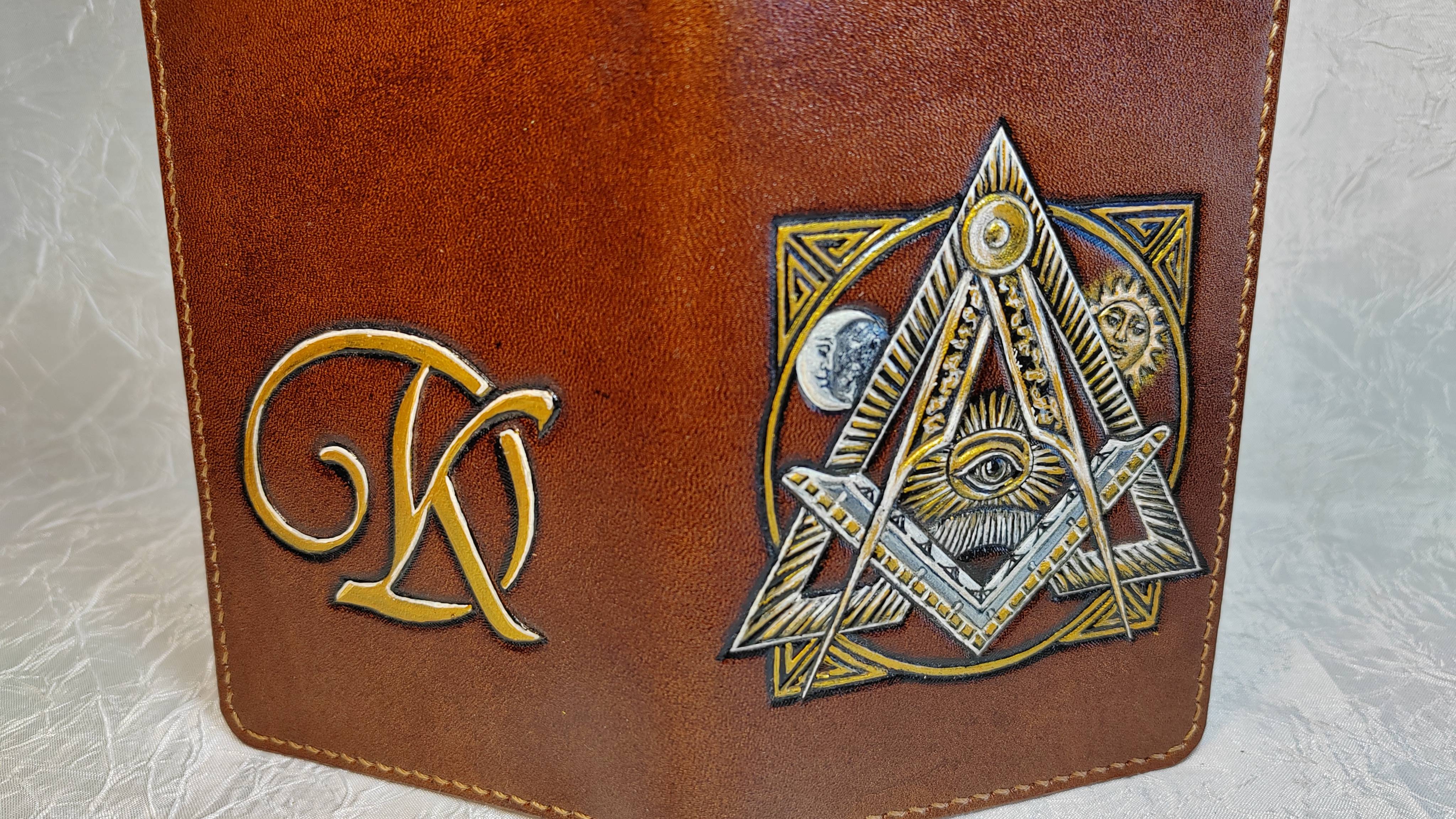 Обложка для паспорта и авто документов. Изделия из кожи. СКСтиль. Видео обзор: Масонский символ 2.