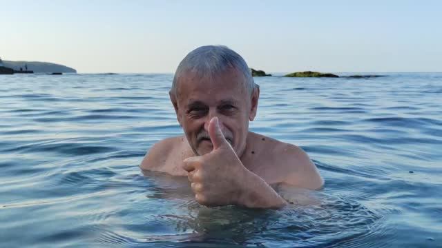 Каждое раннее утро на берегу Чёрного моря. Удовольствие от жизни получить можно.