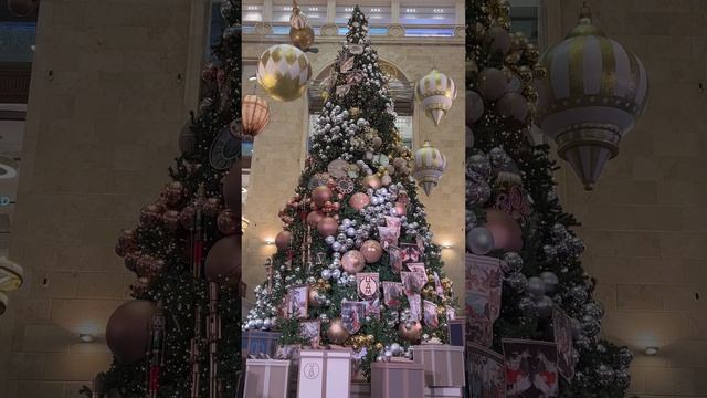 #Shorts Красивая ёлка в ЦДМ // Ёлка в центральном детском магазине, Москва //