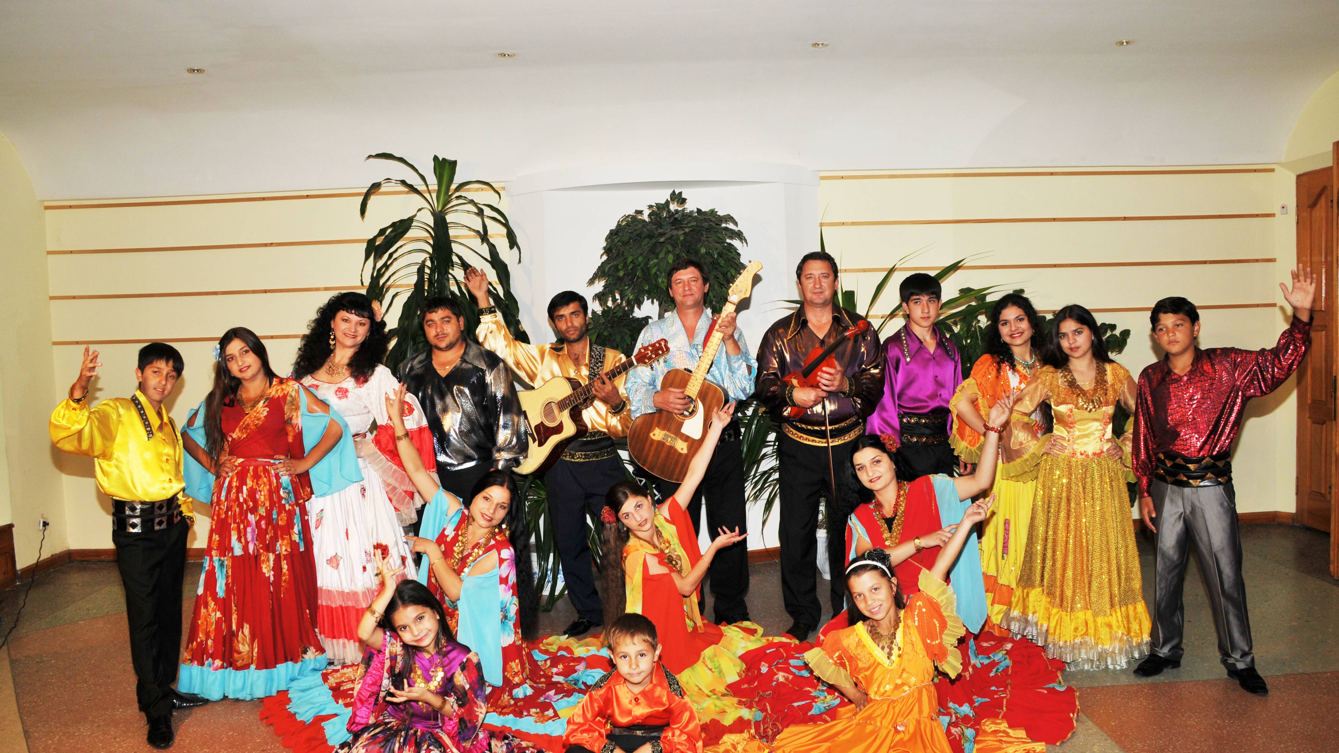 СТРАННЫЕ ЛЮДИ ЦЫГАНЕ !  КУЛЬТУРНАЯ  ЖИЗНЬ И  ТРАДИЦИИ ! 2009 год