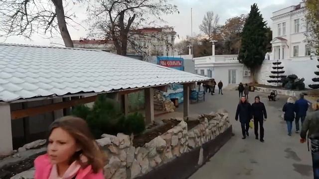 Андрей Кожевников - Набережная Севастополя в декабре, елка, сувениры, дельфинарий, птицы, Крым