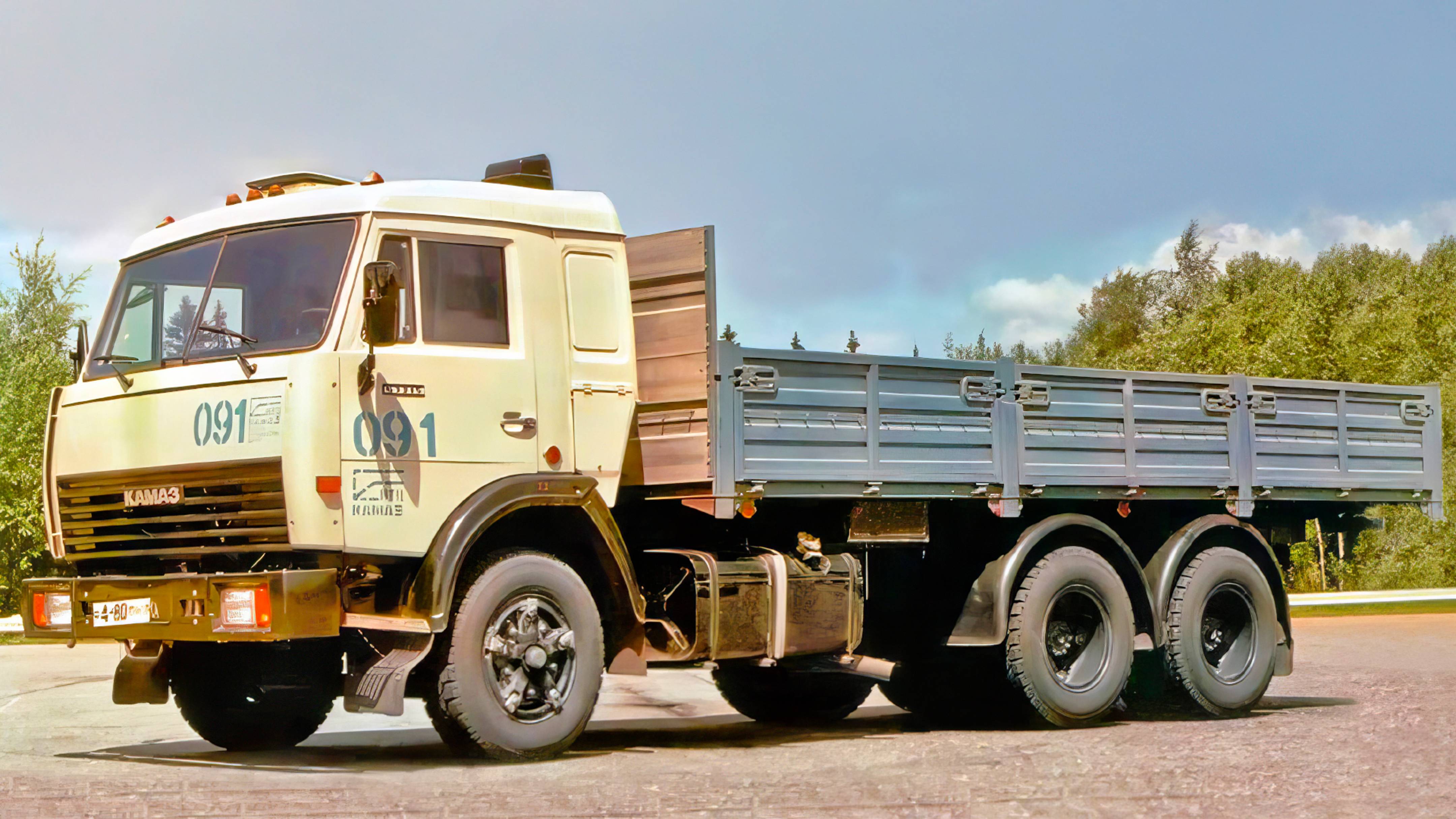 Первая модернизация КАМАЗ: история грузовиков-легенд 53215 и 54115 — от 1980-х к 2000-м! 🚛🔧