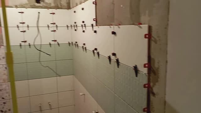 Укладка плитки в ванной без опыта работы.