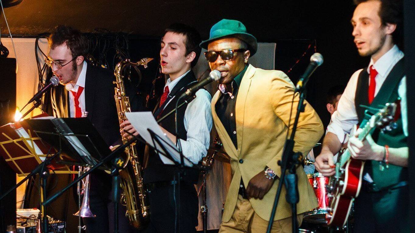 Мария Дейнс- "ВОТ ЧТО ТАКОЕ БЛЮЗ",  если черно переместитесь мышкой в началоперевод ниже