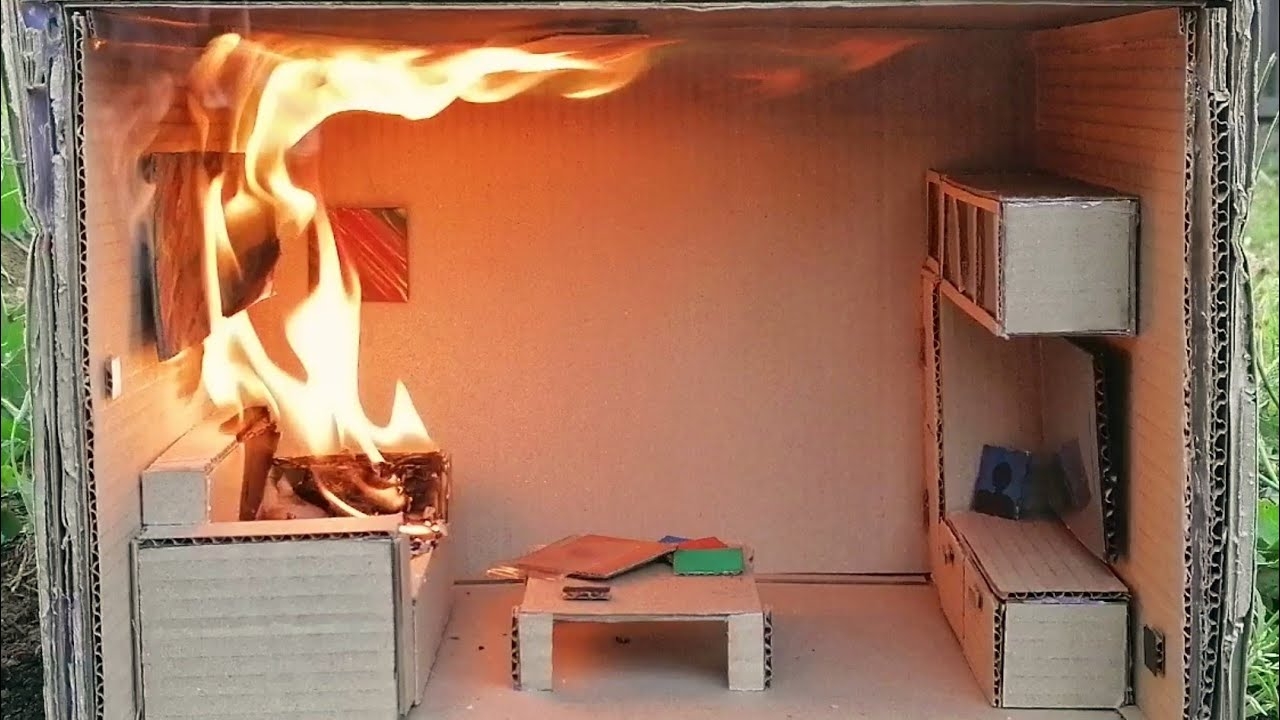 Пожар в гостиной из картона!