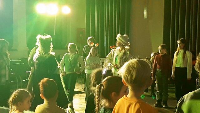 Игра Новогодняя Передай руковичку -1001 песенка