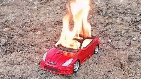 Горит машина!