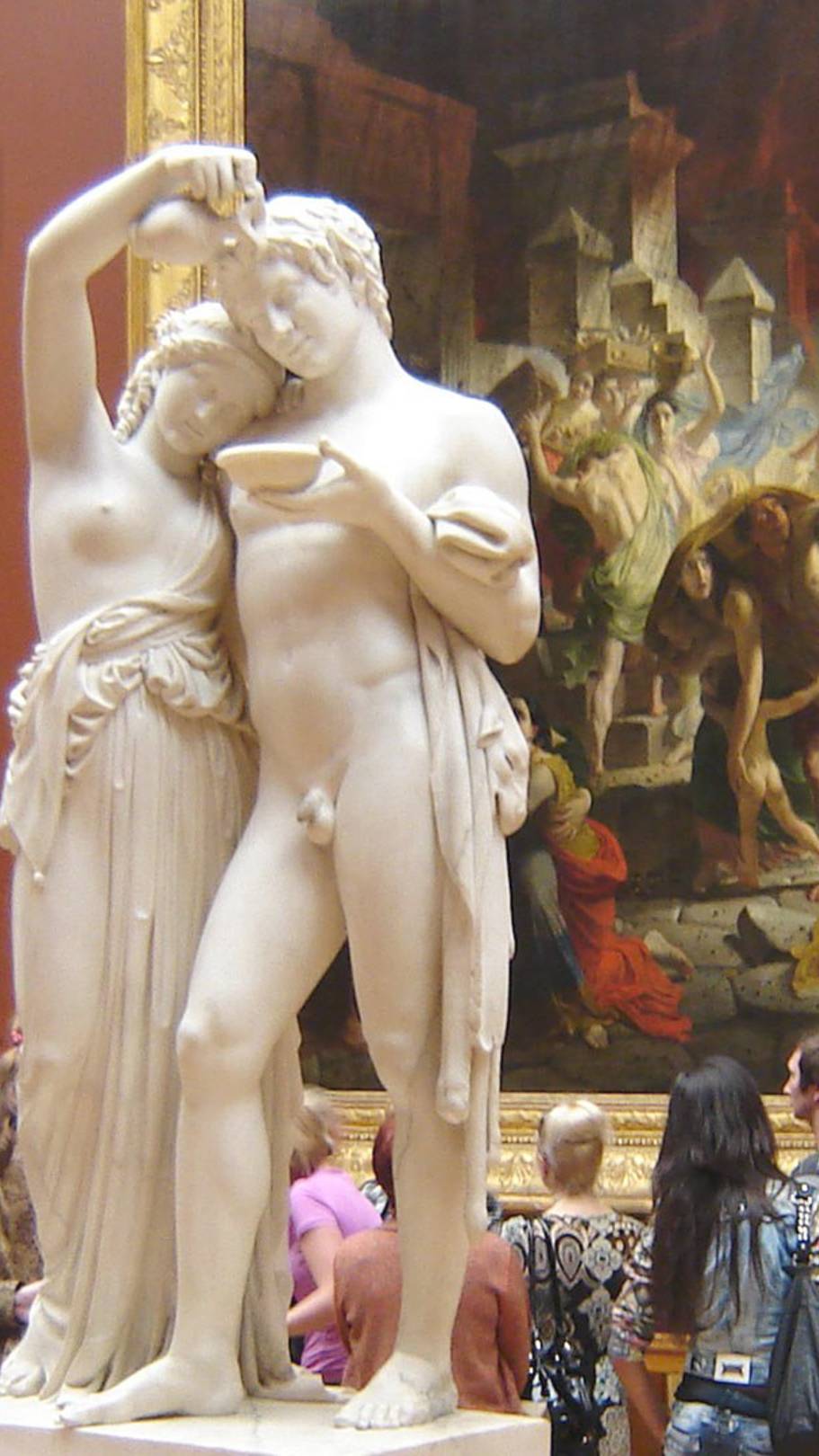 Среди королевских дворцов европы ОН - единственный в своем роде...