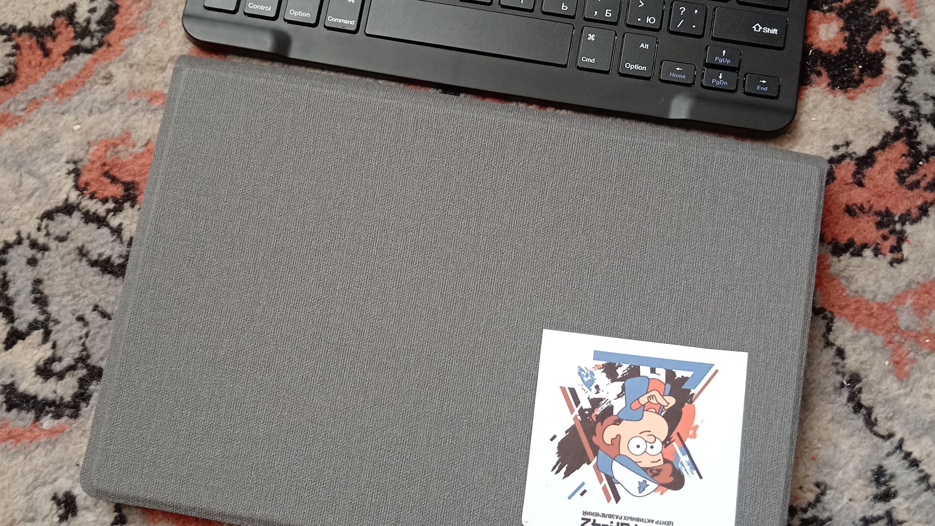 обзор на клавиатуру на планшет и на наушники