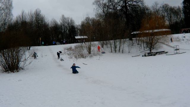 Демид катает на горке