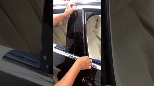 Оклейка глянцевых стоек дверей автомобиля полиуретановой пленкой! 1