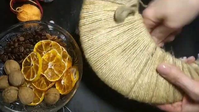 Новогодний венок своими руками из простых материалов